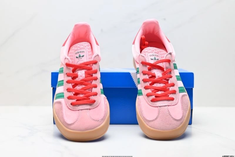Top mirror Adidas Gazelle Shoes