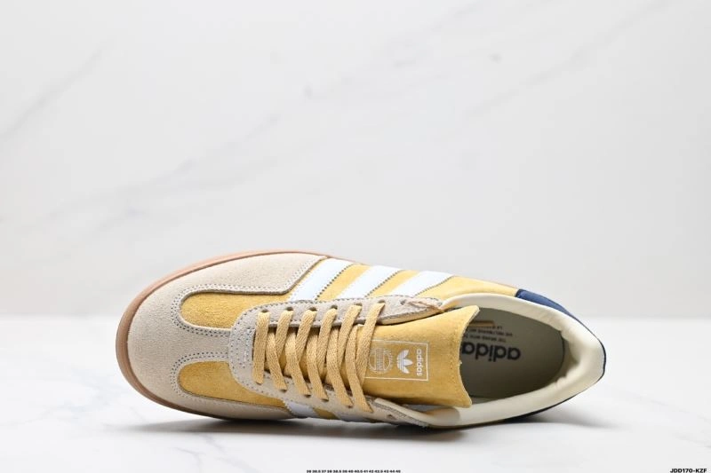 Top mirror Adidas Gazelle Shoes