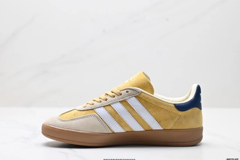Top mirror Adidas Gazelle Shoes