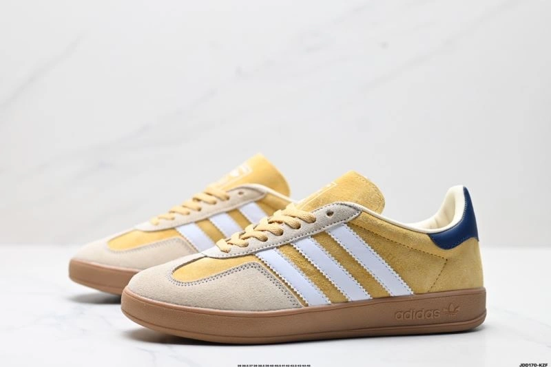 Top mirror Adidas Gazelle Shoes