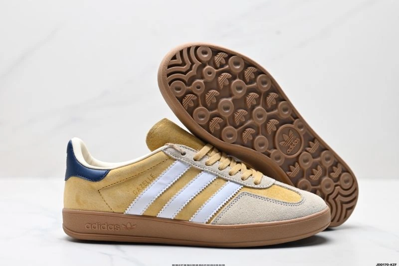 Top mirror Adidas Gazelle Shoes