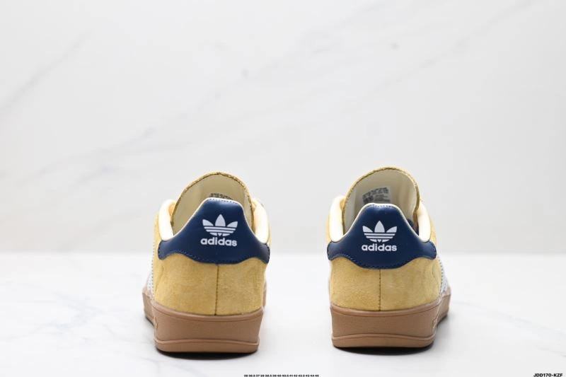 Top mirror Adidas Gazelle Shoes