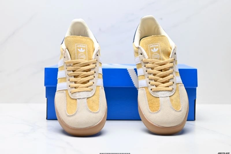 Top mirror Adidas Gazelle Shoes