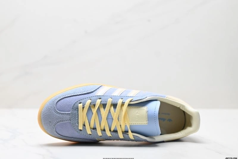 Top mirror Adidas Gazelle Shoes