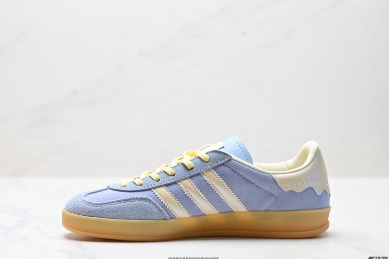 Top mirror Adidas Gazelle Shoes