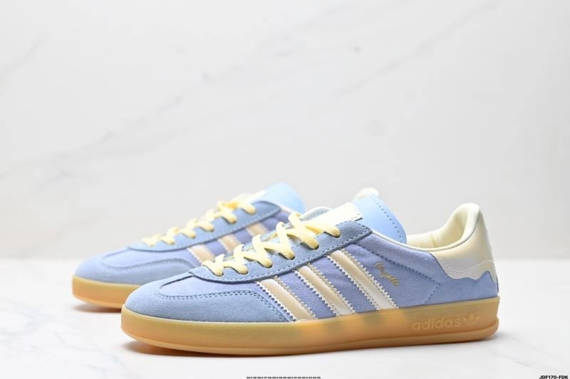 Top mirror Adidas Gazelle Shoes