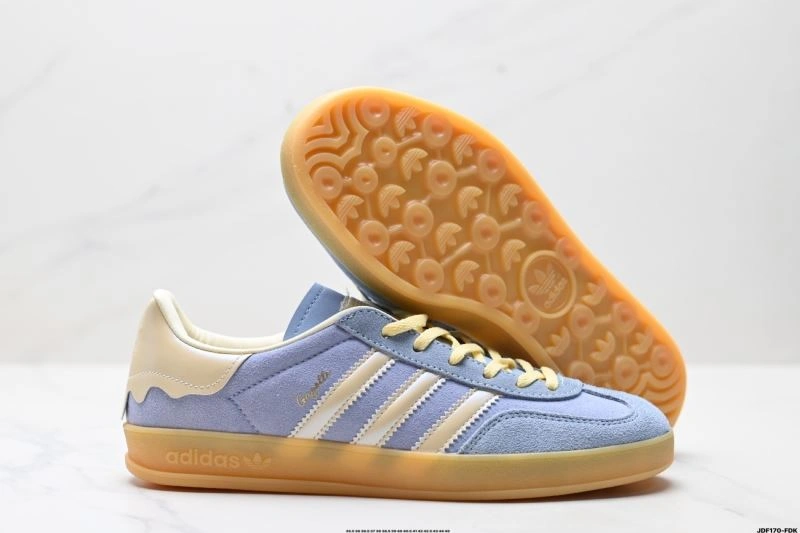 Top mirror Adidas Gazelle Shoes