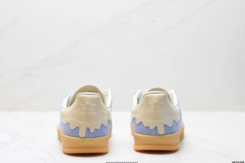 Top mirror Adidas Gazelle Shoes