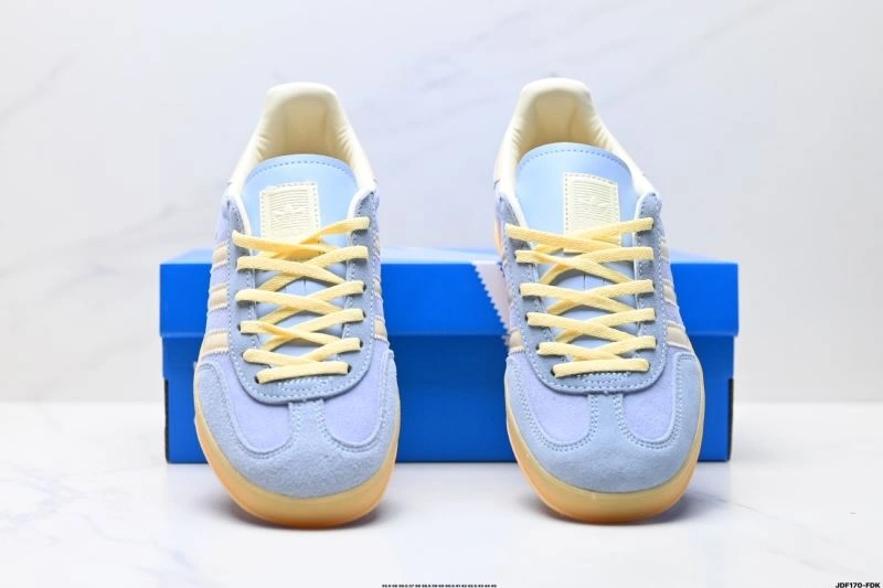 Top mirror Adidas Gazelle Shoes