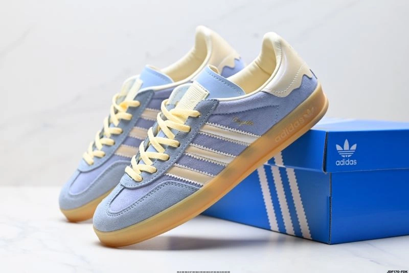 Top mirror Adidas Gazelle Shoes