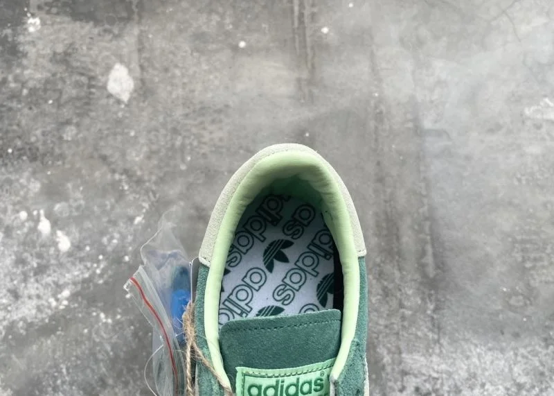 Low-cost Adidas Handball Shoes