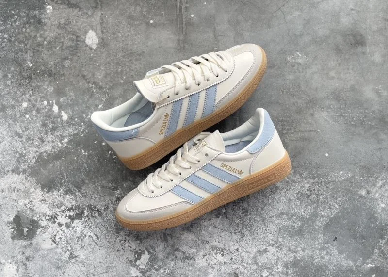 Top mirror Adidas Handball Shoes