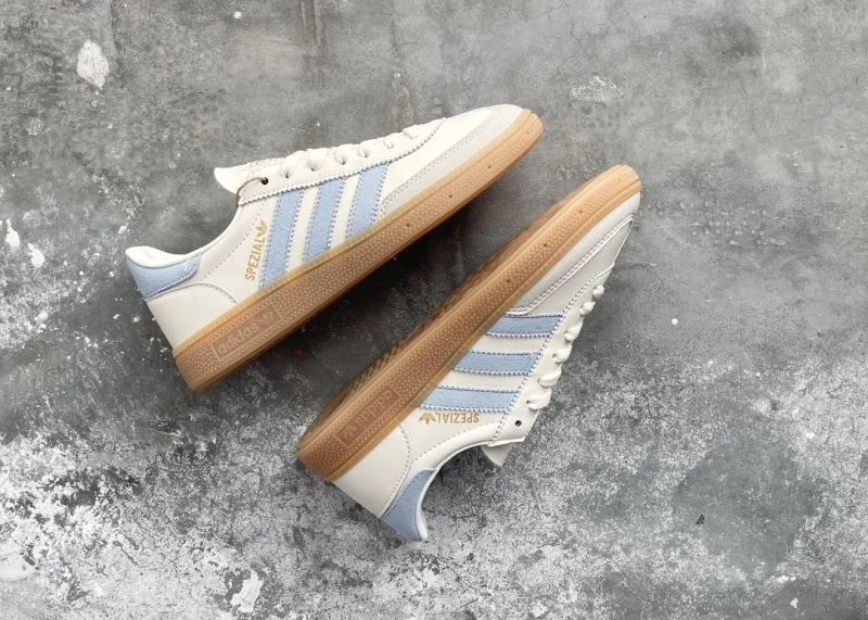 Top mirror Adidas Handball Shoes