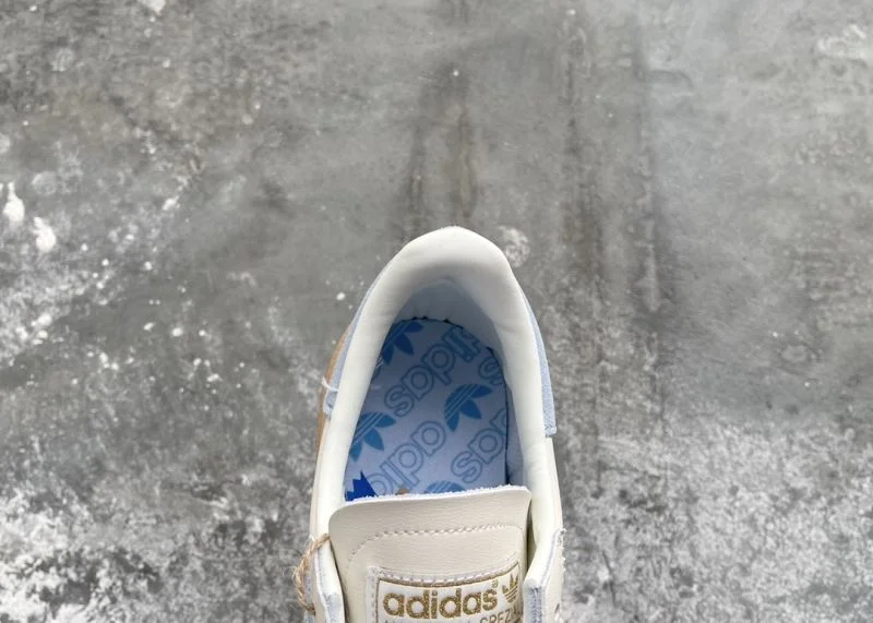Top mirror Adidas Handball Shoes