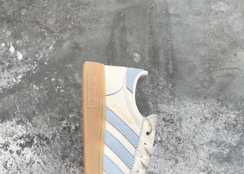 Top mirror Adidas Handball Shoes