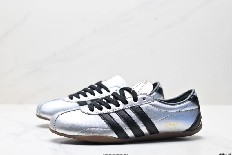 Top mirror Adidas Other Shoes