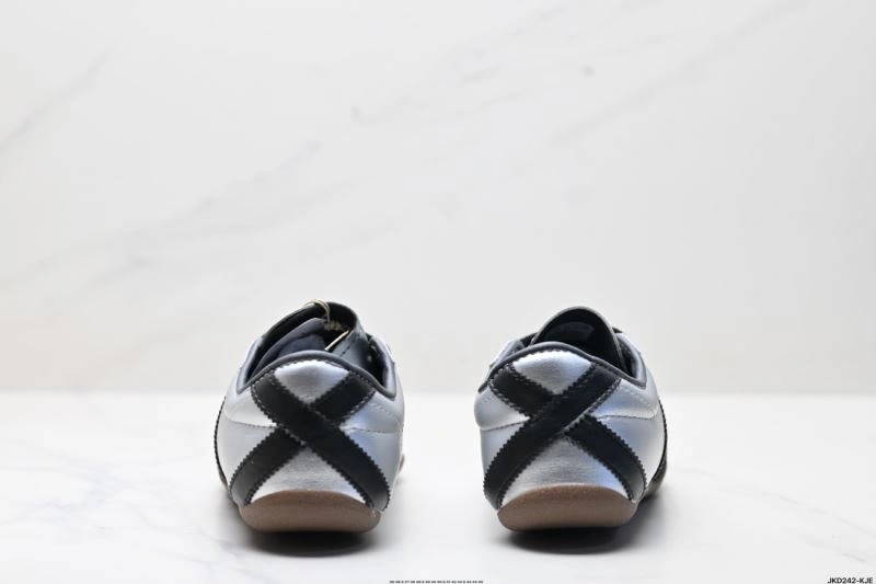 Top mirror Adidas Other Shoes