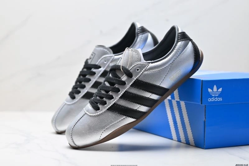 Top mirror Adidas Other Shoes