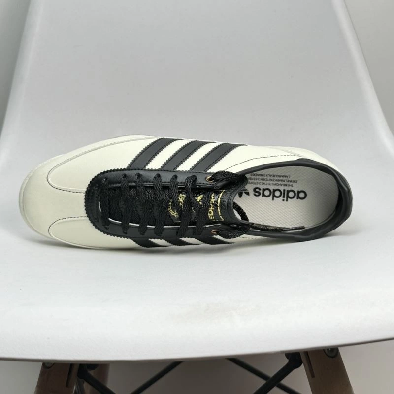 Top mirror Adidas SL Shoes