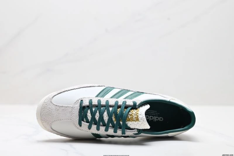 Top mirror Adidas SL Shoes