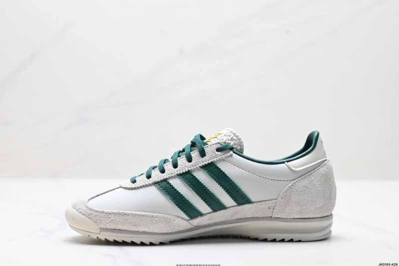 Top mirror Adidas SL Shoes