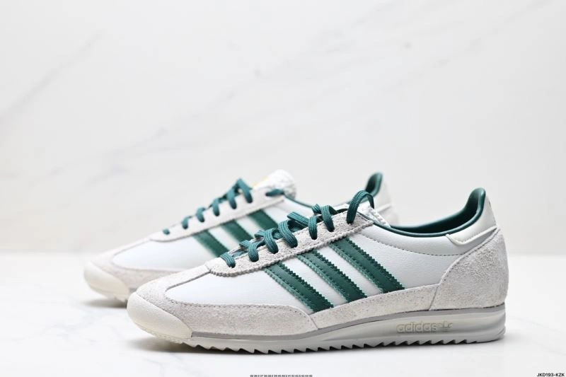 Top mirror Adidas SL Shoes