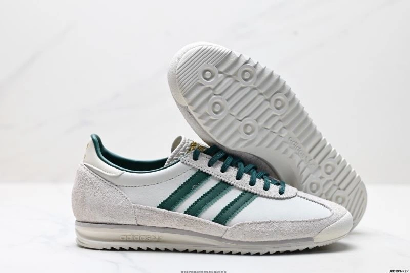 Top mirror Adidas SL Shoes