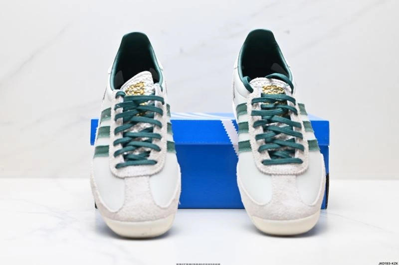 Top mirror Adidas SL Shoes
