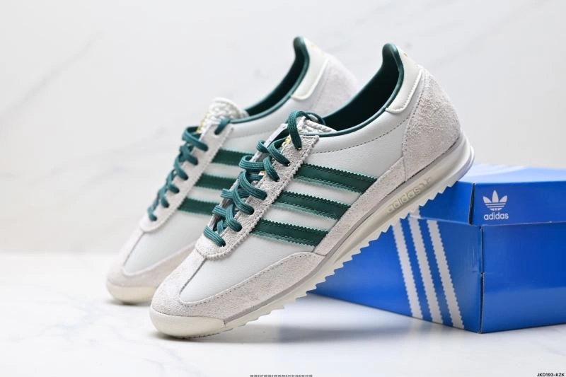 Top mirror Adidas SL Shoes