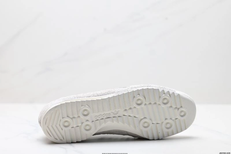 Top mirror Adidas SL Shoes