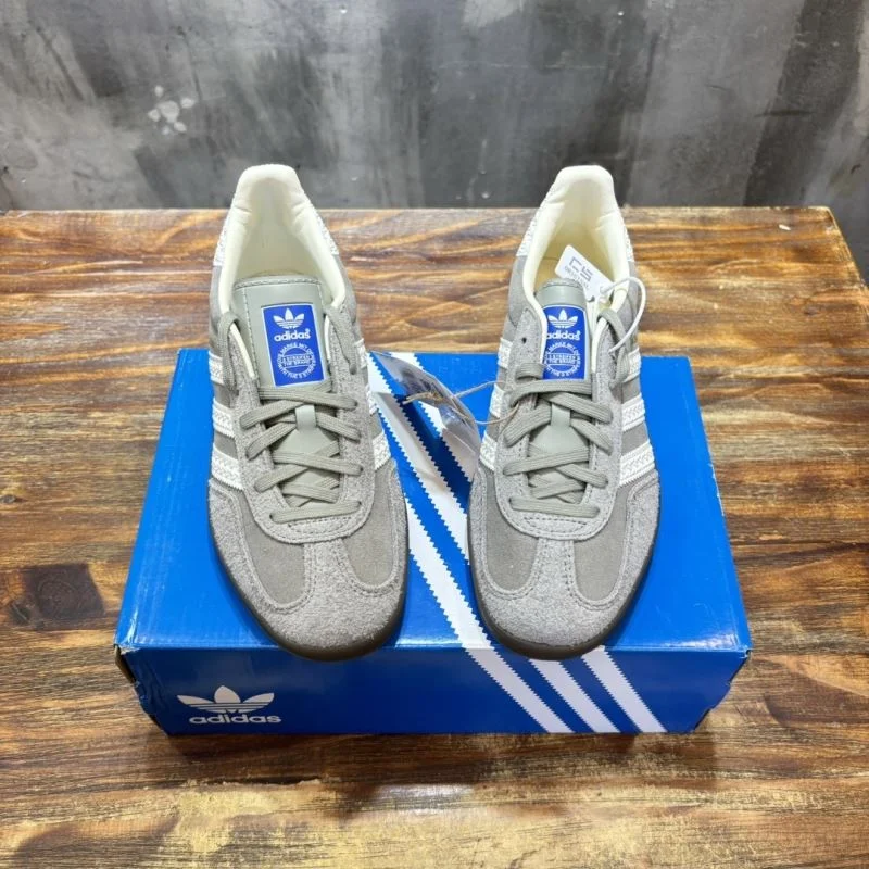 Low-cost Adidas Samba Shoes