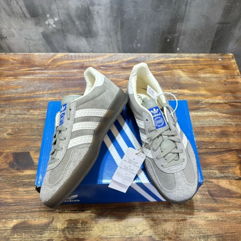 Low-cost Adidas Samba Shoes
