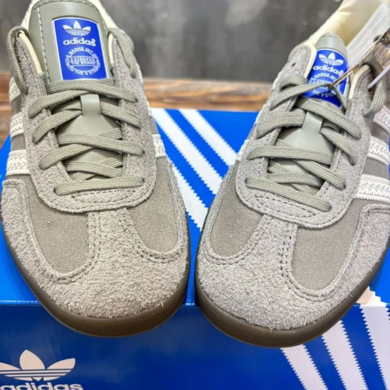 Low-cost Adidas Samba Shoes