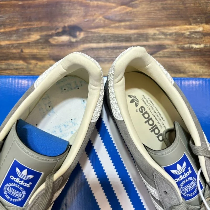 Low-cost Adidas Samba Shoes