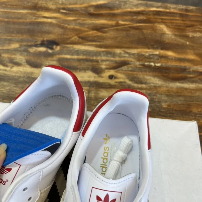 Low-cost Adidas Samba Shoes