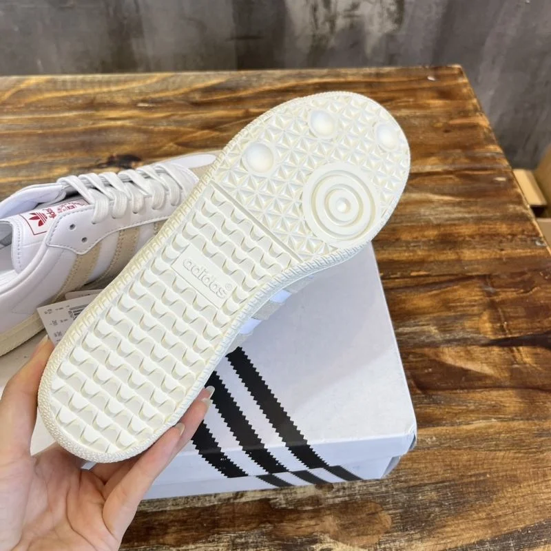 Low-cost Adidas Samba Shoes