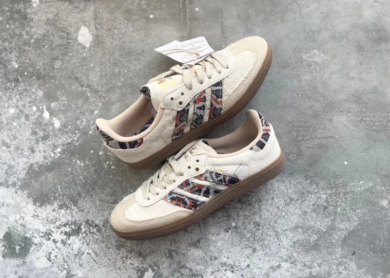 Low-cost Adidas Samba Shoes