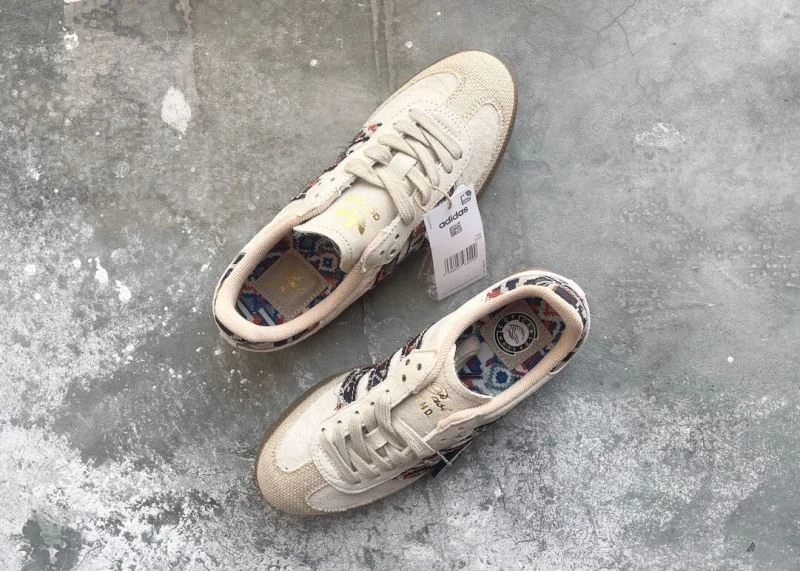 Low-cost Adidas Samba Shoes