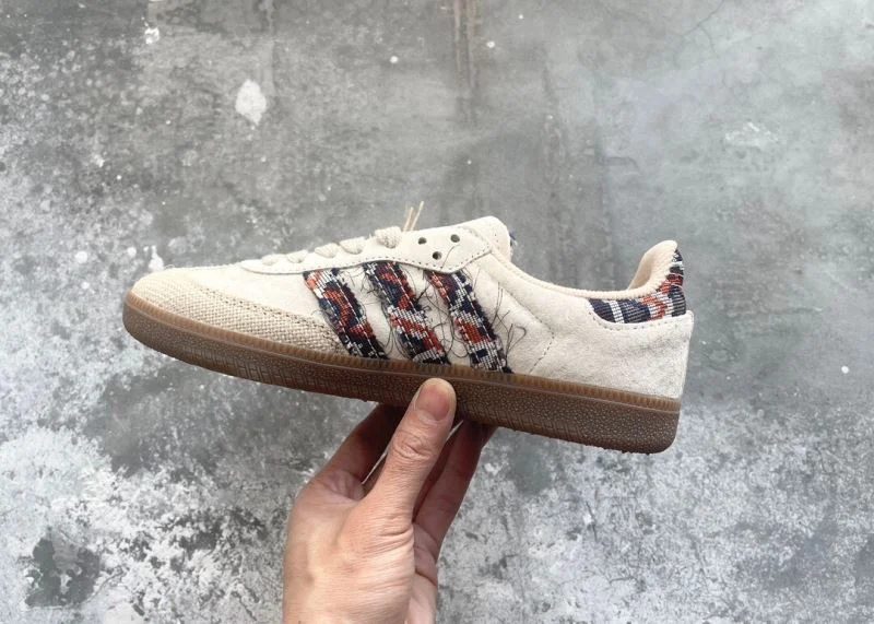 Low-cost Adidas Samba Shoes