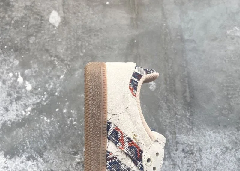Low-cost Adidas Samba Shoes