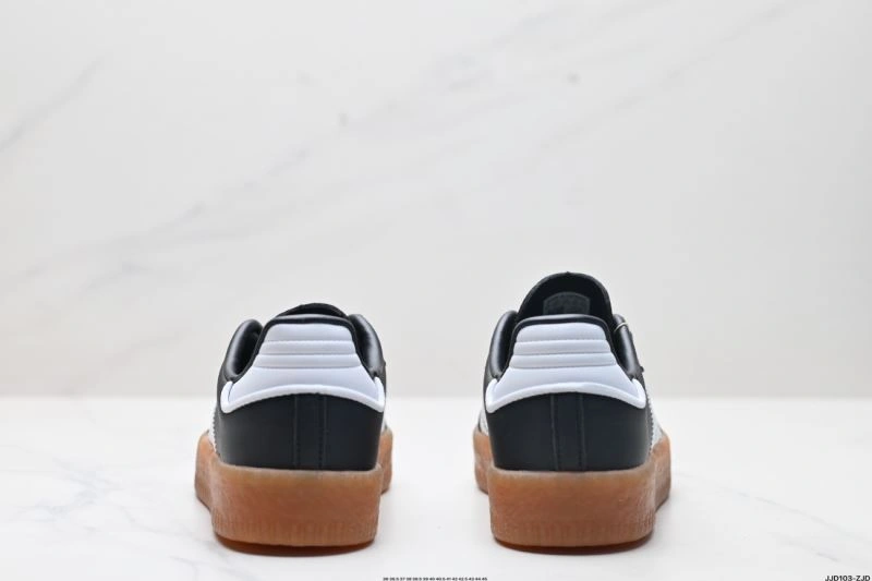 Low-cost Adidas Samba Shoes