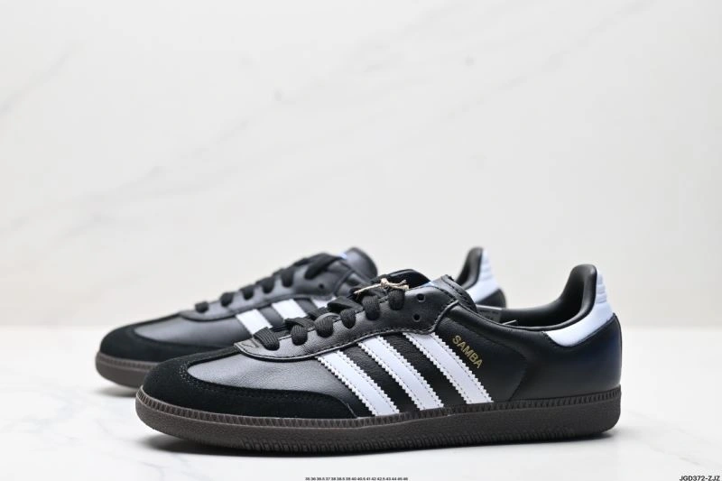 Top mirror Adidas Samba Shoes