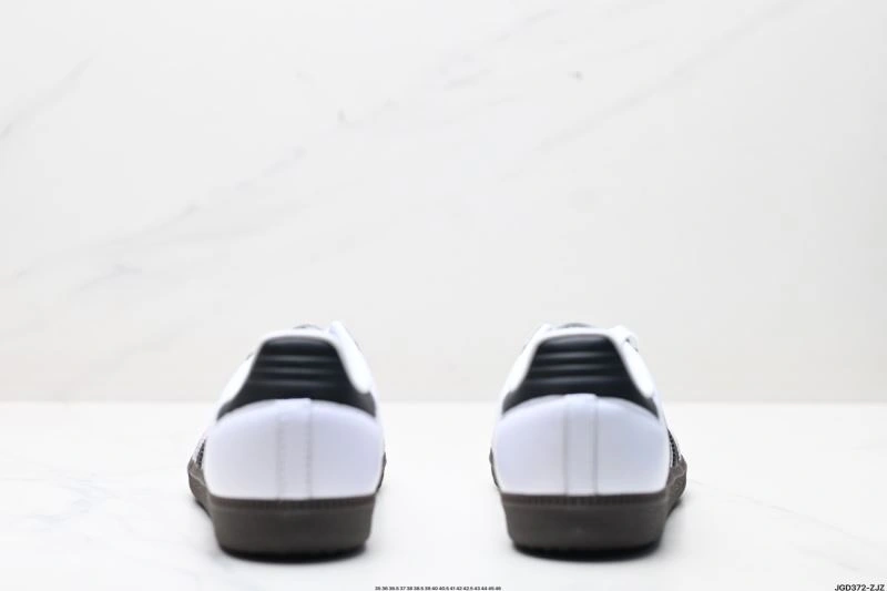 Top mirror Adidas Samba Shoes