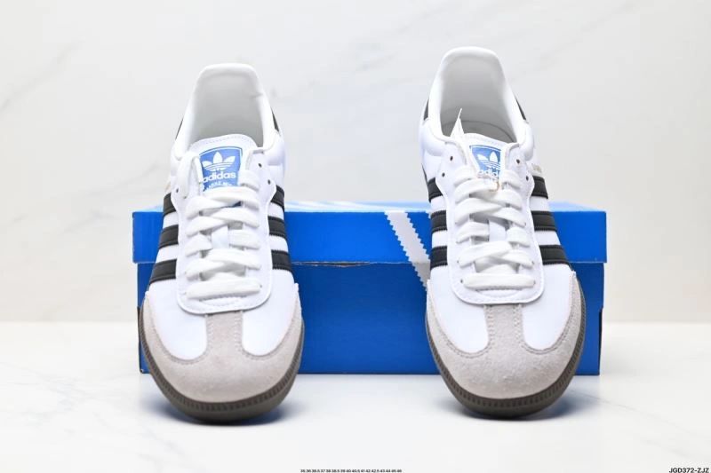 Top mirror Adidas Samba Shoes