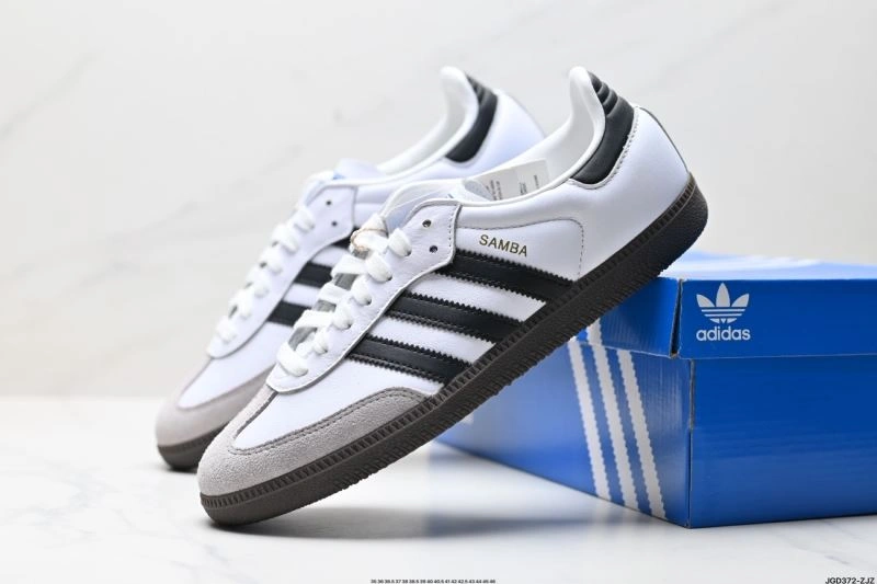 Top mirror Adidas Samba Shoes