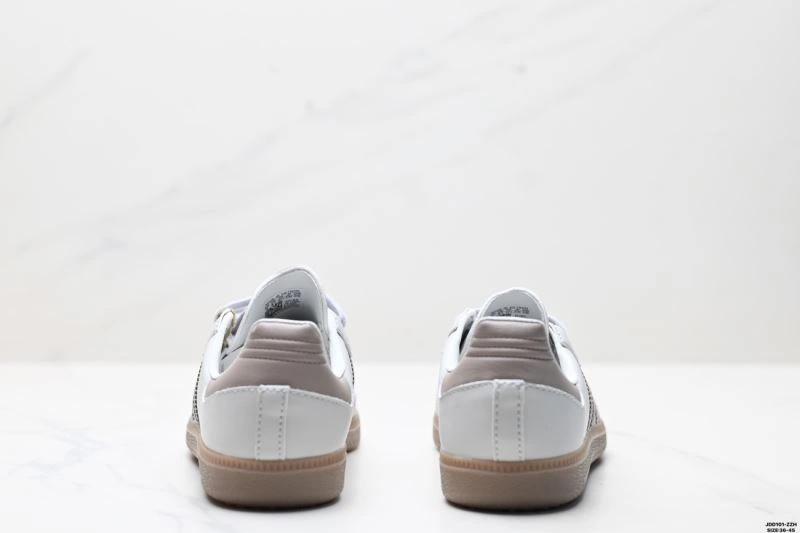 Top mirror Adidas Samba Shoes
