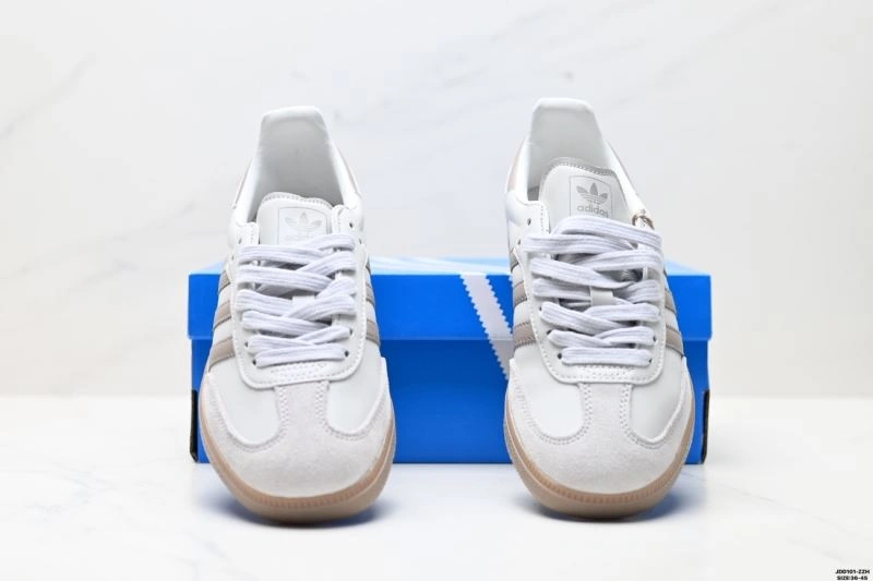 Top mirror Adidas Samba Shoes