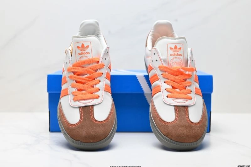 Top mirror Adidas Samba Shoes