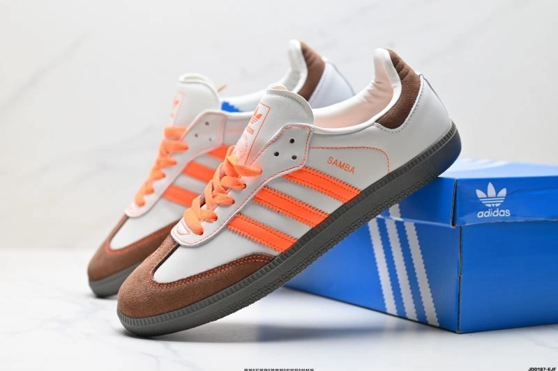 Top mirror Adidas Samba Shoes