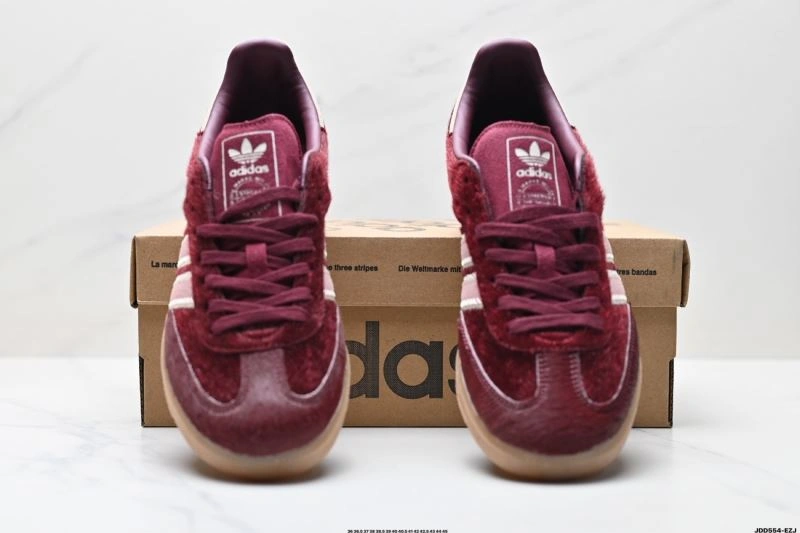 Low-cost Adidas Samba Shoes